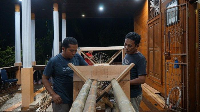 Bahan Baku Fisik Tabuik Pariaman: Bambu, Akar Beringin, hingga Kayu ...