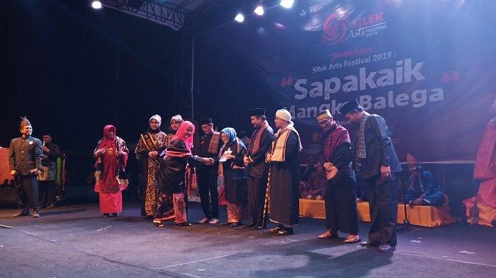 POPULER SUMBAR - Ensiklopedia Silek Minangkabau Dirilis| Pelantikan ...