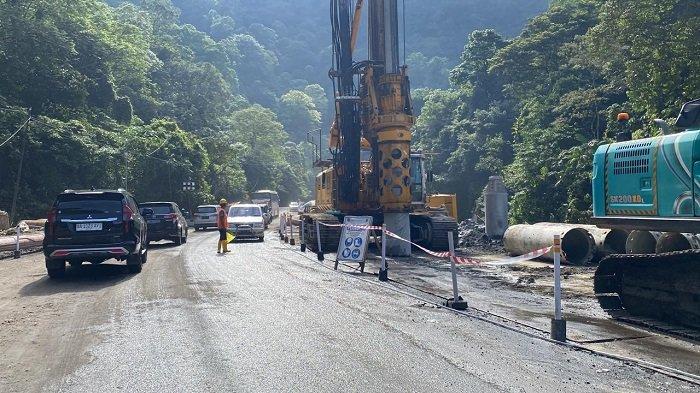 Jalur Lembah Anai Pengaspalan hingga 15 Oktober Mendatang, Pengendara Diimbau Lewat Jalur ...