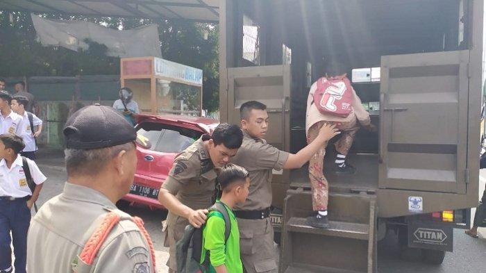 Lagi Asyik Nongkrong di Warnet, Belasan Siswa SMP dan SMA di Padang Diciduk Satpol PP ...