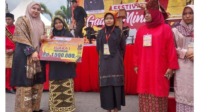 Kalahkan 60 Tim, SMPN 8 Bukittinggi Juara I di Festival Gadih Minang ...