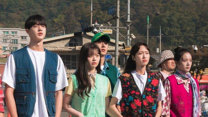 Sinopsis Drama Korea Terbaru Cheer Up 2022 Episode 10, Tim Theia Pulang ...