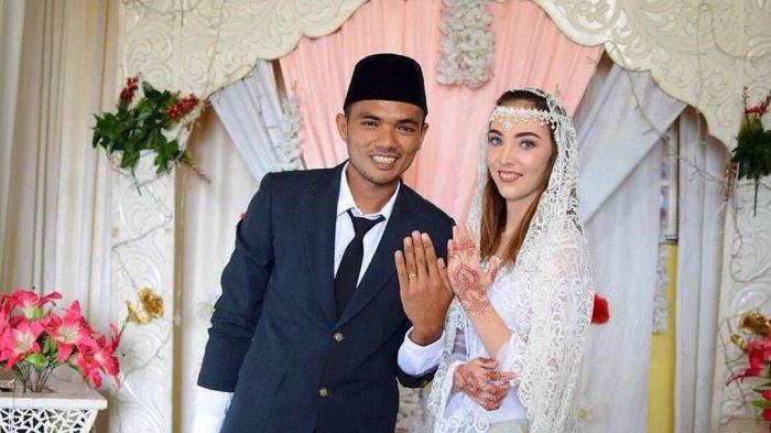 VIRAL Lelaki Minang Nikahi Bule Prancis, Danil & Clem Sebar Undangan ...