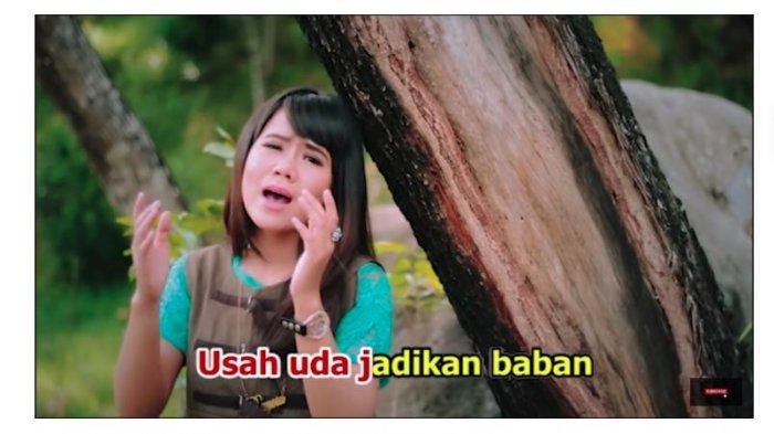 Arti Lirik Lagu Minang Rantau Den Pajauah - Ipank feat Rayola: Dek ...