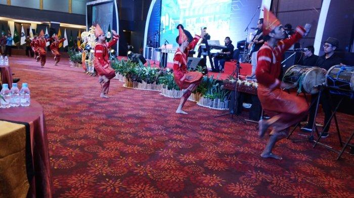 Apakah yang Dimaksud dengan Properti Dalam Seni Tari? Berikan Contoh ...