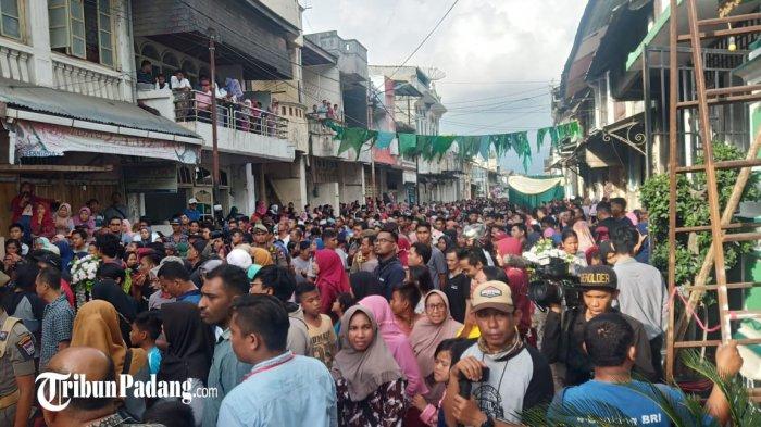 POPULER PADANG - Tradisi Serak Gulo di Masjid Muhammadan| Penyebab Hama ...