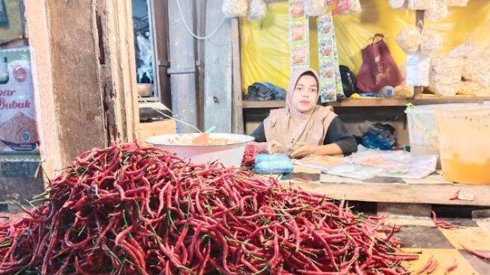 Imbas BBM Naik, Harga Cabai dan Bawang Merah di Pasar Lubuk Buaya Padang Ikut Melonjak ...