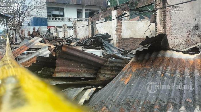 Update Kebakaran Sungai Sariak Padang Pariaman: 11 Ruko dan 2 Rumah Ludes, Kerugian Capai Rp2 M ...