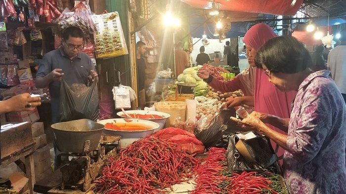 Harga Kebutuhan Pokok Masih Stabil Tinggi di Pasar Pariaman, Daya Beli ...