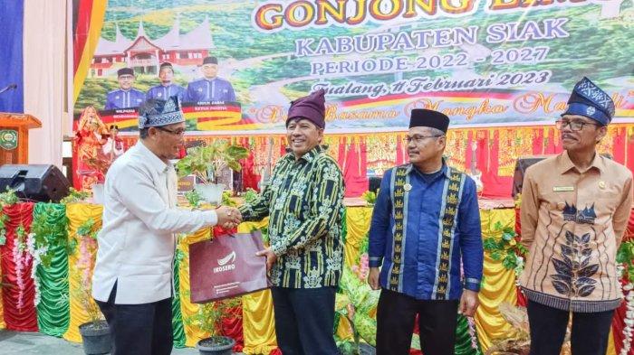 Hadiri Pelantikan Gonjong Limo Kabupaten Siak, Rida Ananda : Mari ...