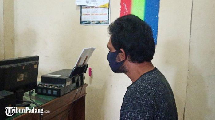 Sopir Angkot Padang Terekam Cctv Curi Hp Dan Uang Di Toko Buah