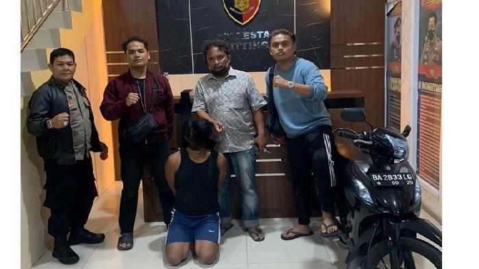 Tak Sampai Sepekan, Pelaku Pencurian Motor di Bukittinggi Ditangkap Polisi - Tribunpadang.com