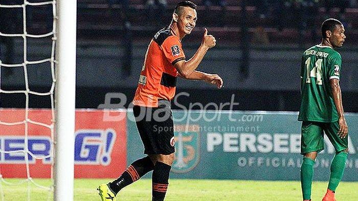 Silvio Escobar Benitez Pemain Naturalisasi yang Kini Berkostum Semen ...