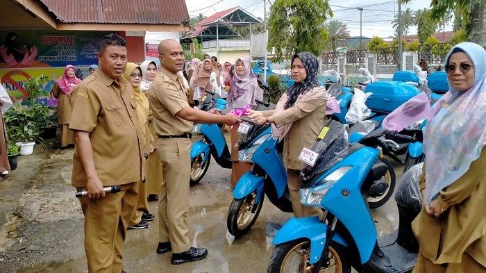Dukung Penyuluh KB, Pemkab Solok Bagikan 29 Sepeda Motor untuk 14 ...