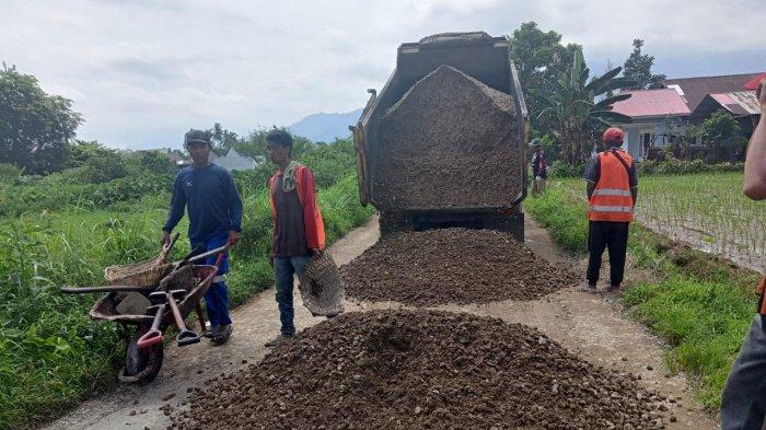 Pemko Padang Terus Perbaiki Jalan Rusak, Kali ini Jalan di Korong Gadang Kuranji - Tribunpadang.com