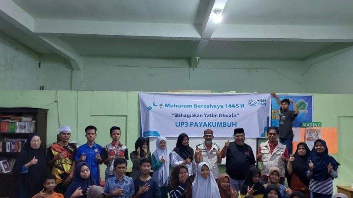 Berbagi Kebahagiaan, PLN Serahkan Bingkisan Perlengkapan Ibadah - Tribunpadang.com