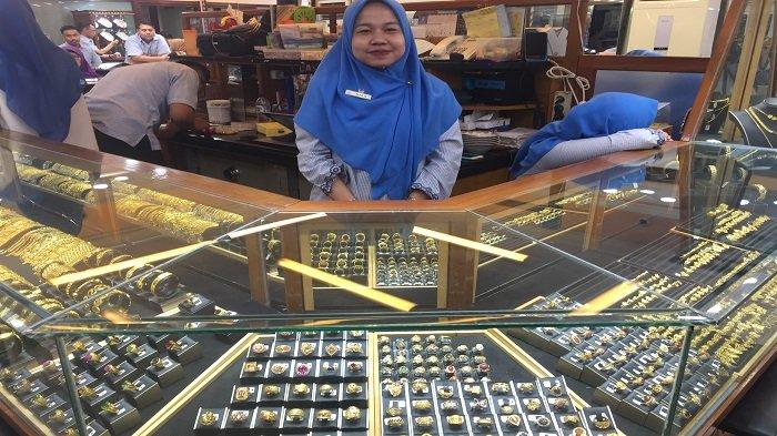 Harga Emas di Pasar Raya Padang Mengalami Penurunan, Pembelian Tetap ...