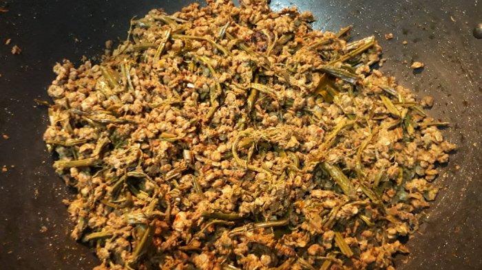 Resep Rendang Pensi dan Paku (Pakis) Khas Maninjau Sumatera Barat ...