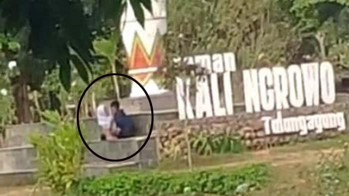 VIDEO Mesum 20 Detik Viral, Sepasang Remaja Berbuat Asusila di Taman Kali Ngrowo Siang Hari ...