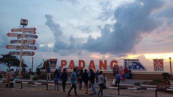 5 Tempat Wisata Padang: Taplau, Jembatan Siti Nurbaya, Batu Malin ...