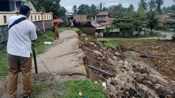 Tanah Amblas Ancam Rumah Warga di Padang, PUPR Segera Siapkan Penguat ...