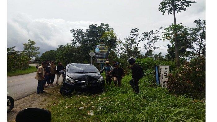 Minibus Toyota Agya Hilang Kendali di Jalan Padang-Solok hingga Tabrak ...