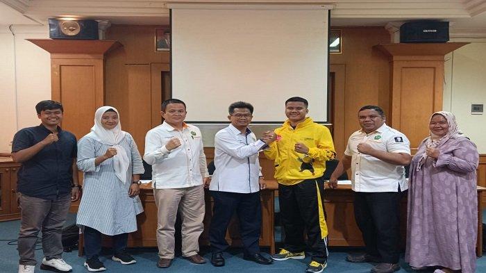 Wakil Rektor 3 Universitas Bung Hatta Lepas Atlet POMNas XVII ... Wakil Rektor 3 Universitas Bung Hatta Lepas Atlet POMNas XVII ...
