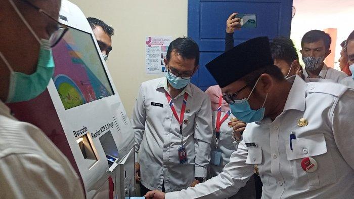 Cara Cetak e-KTP Lewat Anjungan Dukcapil Mandiri di Disdukcapil Padang ...