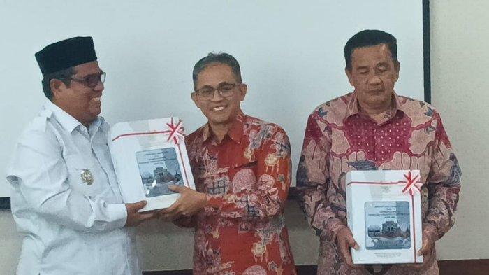 Padang Pariaman Kembali Raih WTP Ke-11, Bupati Suhatri Bur Apresiasi Jajarannya - Tribunpadang.com