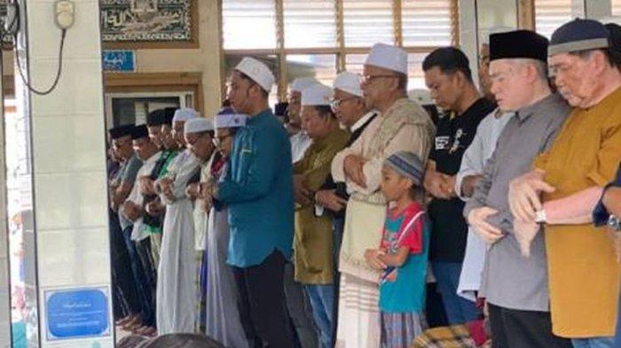 Ketabahan Abdur Rahman Amir Ruddin, Pimpin Salat Jenazah Ayah, Ibu dan ...
