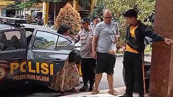 Tangan Tak Diborgol, Santainya Abraham Michael Pembunuh Satpam saat ...