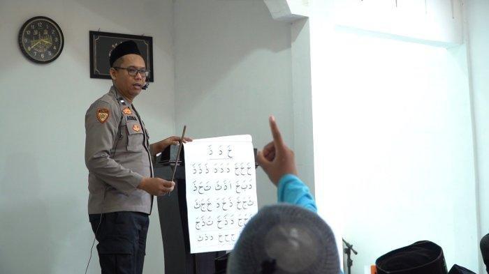 Cerita Aipda Agus, Polisi di Purbalingga yang Mengajar Ngaji Anak Yatim dan Lansia saat Pulang ...