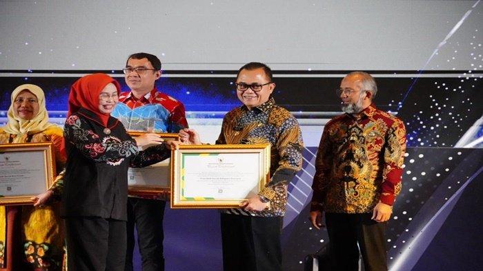 Pj Bupati Banyuasin Terima Penghargaan ANRI Kategori Kinerja Terbaik Kearsipan - Sripoku.com