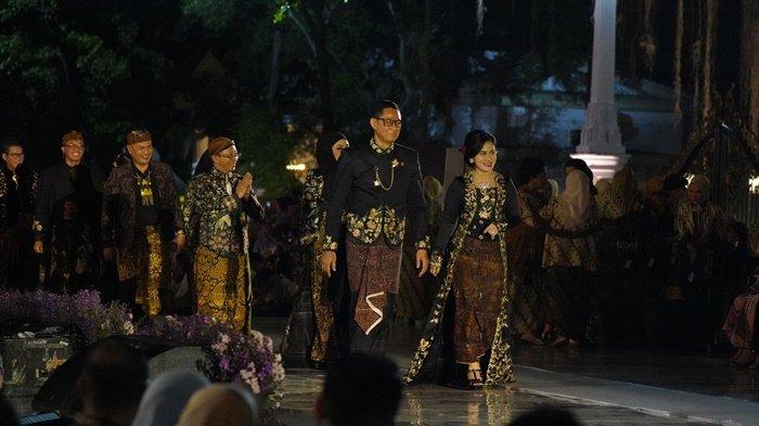 Hari Batik Nasional, Direksi PLN Tampilkan Perpaduan Busana Adat Solo ...