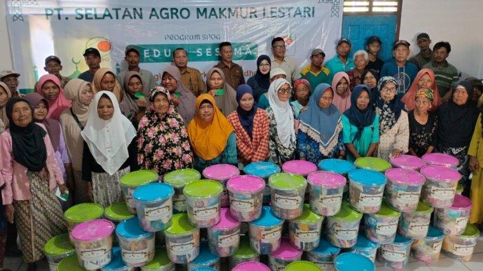 Berbagi Berkah Ramadan, Sriwijaya Palm Oil Group Bagikan Sembako ke ...
