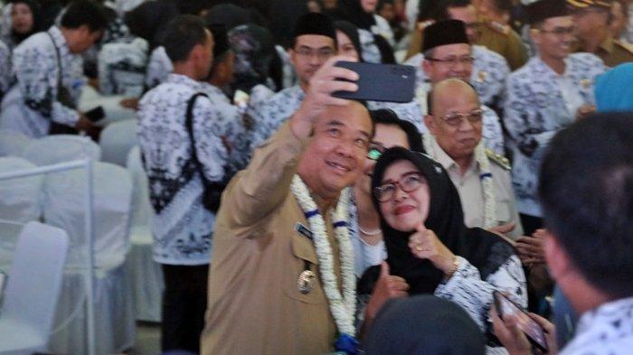 Hadiri Hut Pgri Dan Hari Guru Nasional Di Lahat Sumsel Cik Ujang Titip