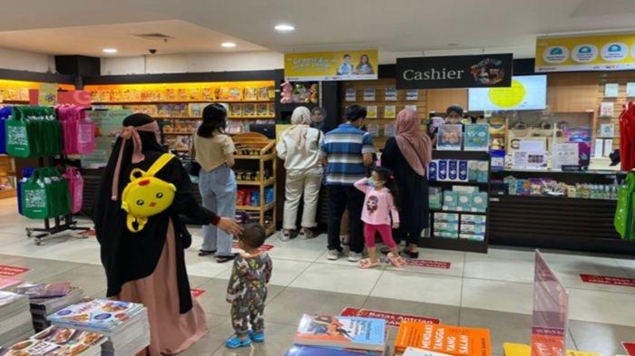 Lowongan Kerja Palembang di Gramedia November 2022 Posisi Store Operation Associate, Cek di Sini ...