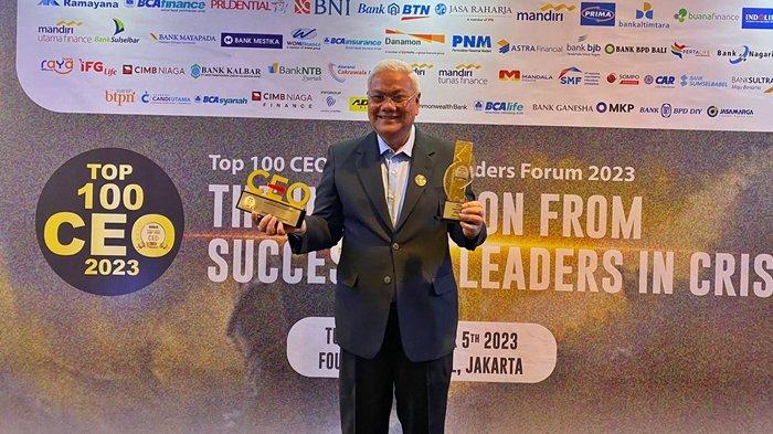 Kinerja Melejit, Dirut Bank Sumsel Babel Raih Top 100 CEO 2023 dan Bankers of the year - Sripoku.com