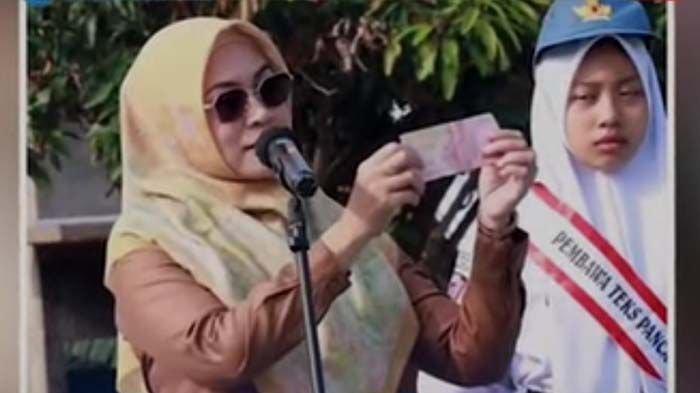 Video: Sosok Eris Garini, Kepsek yang Pidatonya Pakai Uang Rp 100 Ribu ...