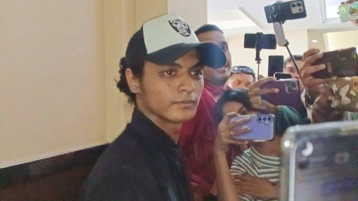 Etika Vadel Badjideh Disorot usai jadi Tersangka Kasus Persetubuhan Anak, Razman Bangga: Merokok ...