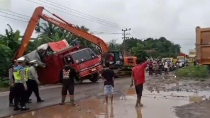 Arus Lalu Lintas Jalintim Palembang Jambil Kembali Lancar, 2 Jam Proses Evakuasi Truk Terperosok ...