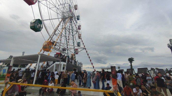 Warga Mengular Antre di Wisata G Walk Citraland Palembang, Momen ...