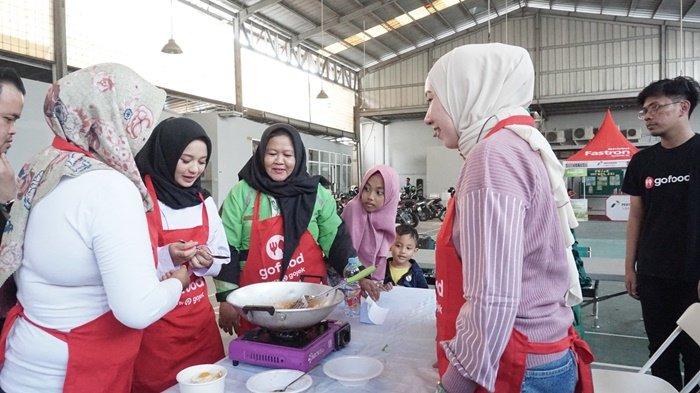 Dorong Mode Hemat GoFood Terus Jadi Pilihan Wong Palembang, Gojek ...