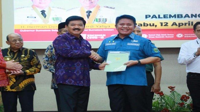 Herman Deru Dorong Percepatan PTSL di Sumsel, Kepala BPN Serahkan Serifikat BMN, BMD, dan BUMN ...