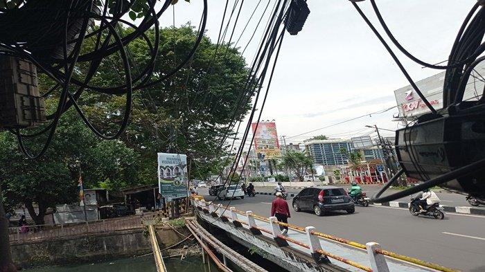 Kabel Semrawut di Palembang Jadi Sorotan, Walikota Ratu Dewa Janji ...