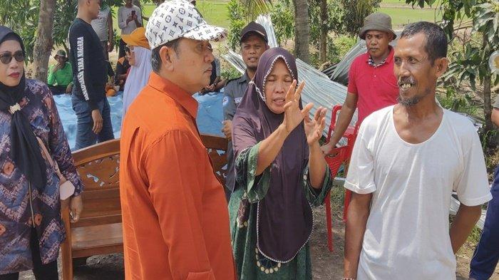 Menahan Tangis Kamsiah Ceritakan Angin Kencang Sapu Rumahnya ke Calon ...
