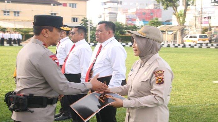 Kapolda Sumsel Kembali Memberikan Penghargaan Kepada Personil Polda Sumsel yang Dinilai ...