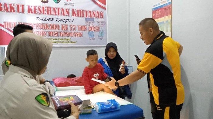 Peringati HUT Bhayangkara ke-77, Polres Muba Gelar Rangkain Kegiatan Bakti Kesehatan - Sripoku.com