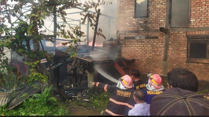 BREAKING NEWS: Kebakaran di Tangga Buntung Palembang, Api Membesar ...