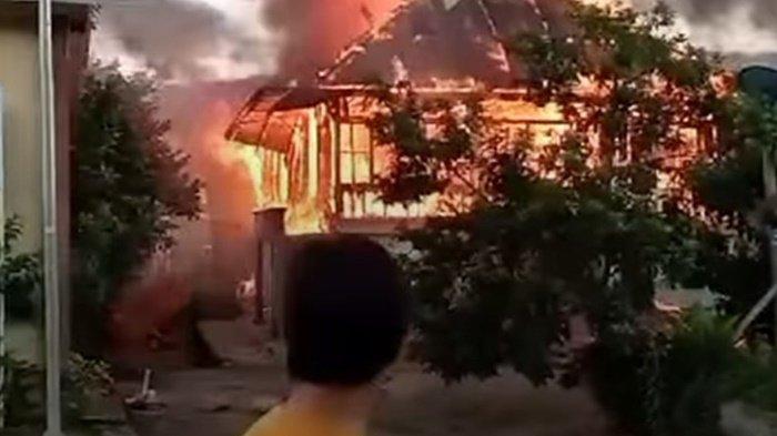 Rumah Panggung di Desa Suka Negeri OKU Selatan Ludes Terbakar, Tak Ada Harta Benda Bisa ...